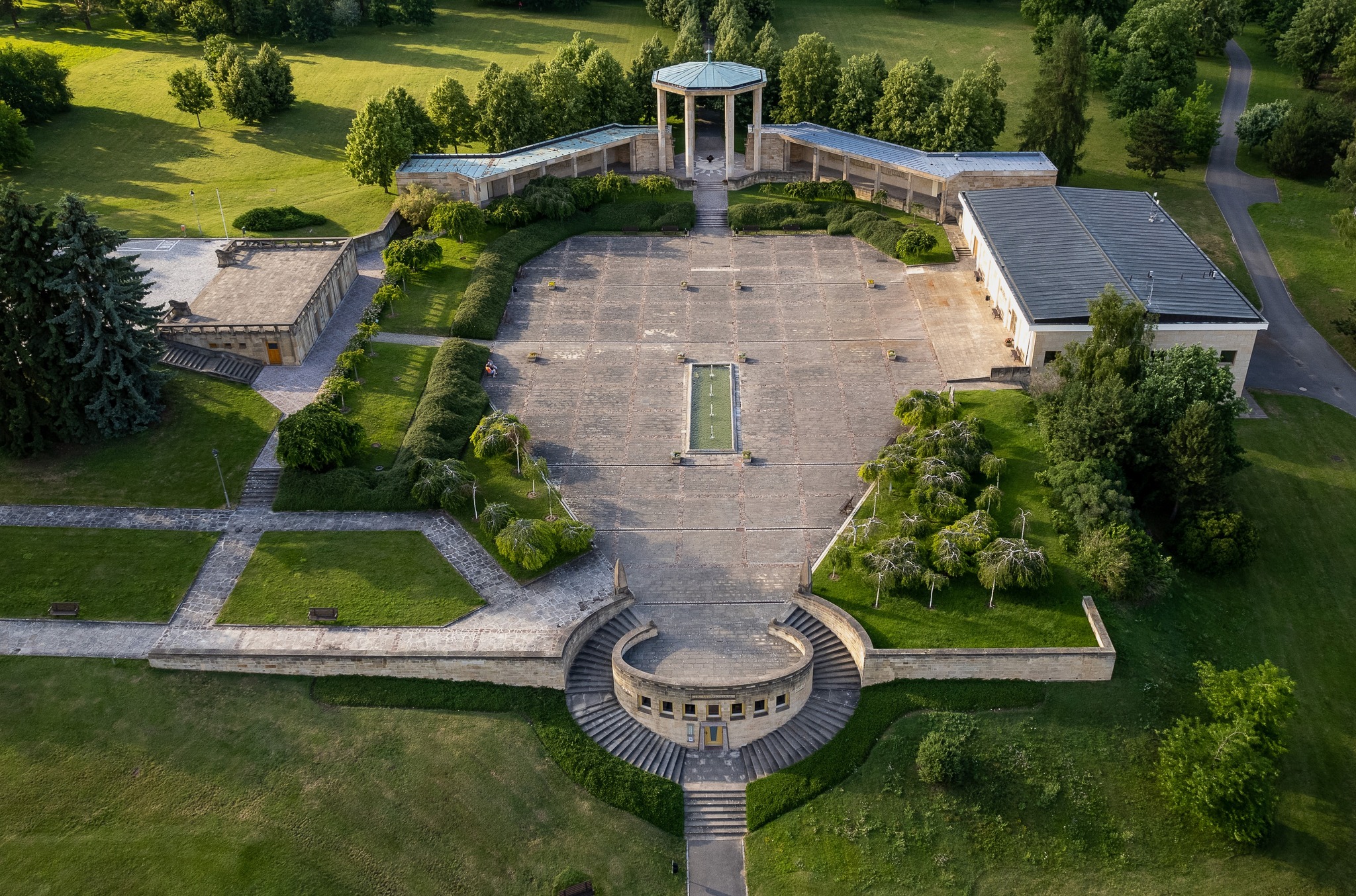 Památník Lidice uchovává vzpomínky vyhlazení obce | Vyletnik.cz