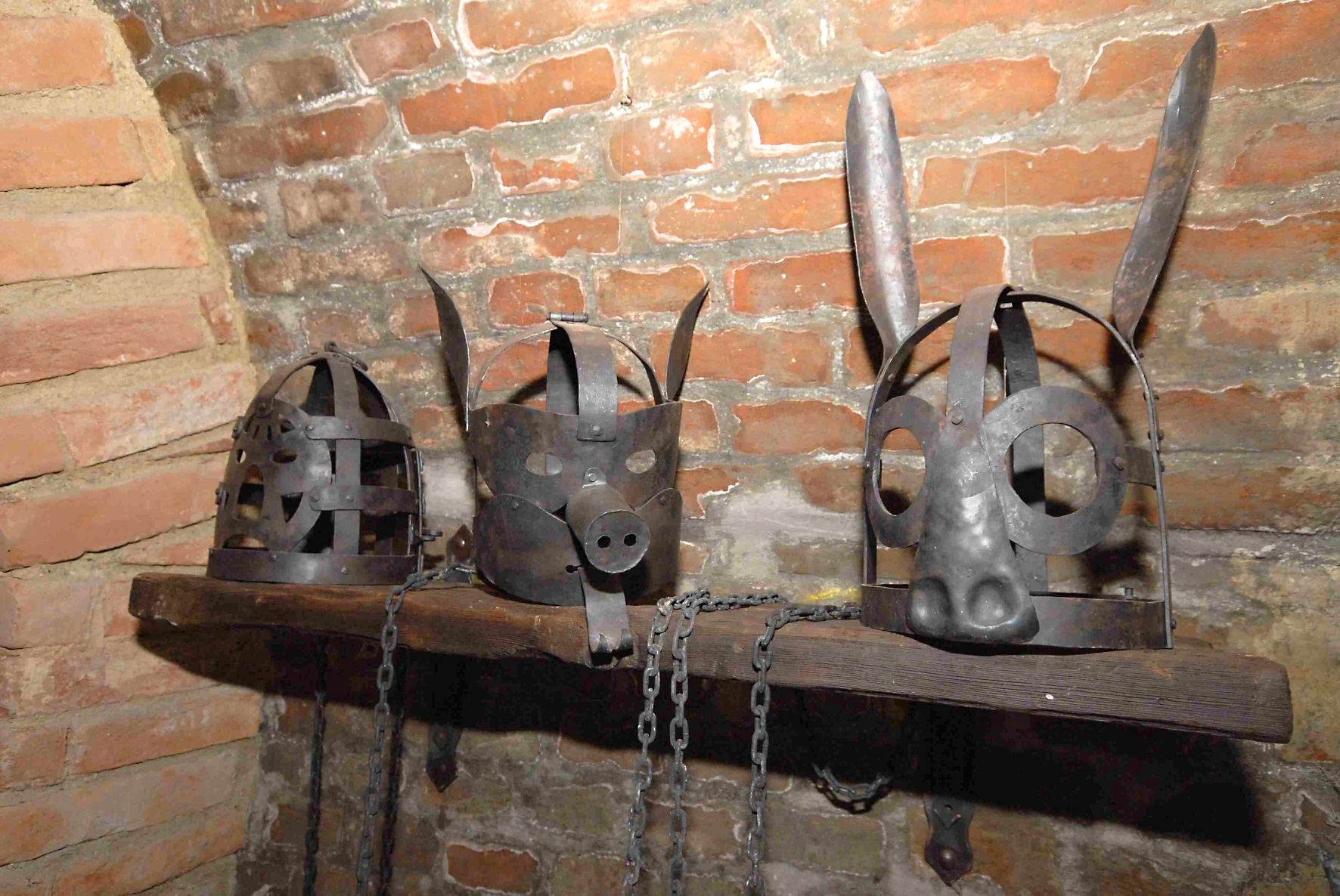 Labyrint pod Zelným trhem s klecí bláznů | Vyletnik.cz