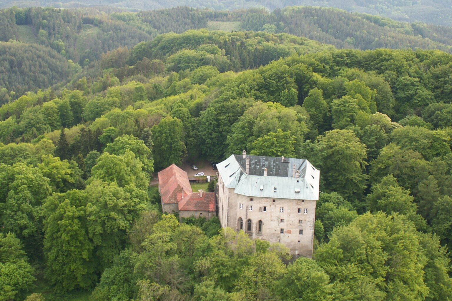 Hrad Houska je bránou do historie a prý i do pekla | Vyletnik.cz