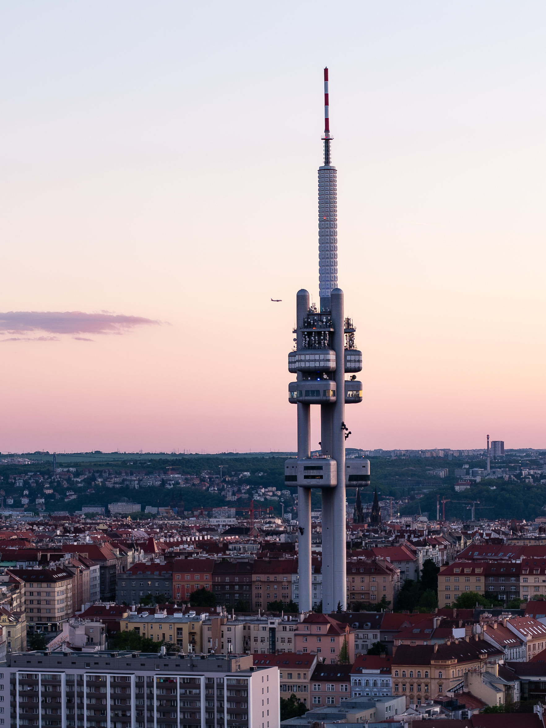 Tip na výlet na Žižkovskou věž pro celou rodinu | Vyletnik.cz