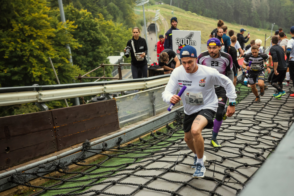 Red Bull 400 Ještěd 2026: extrémní závod se vrací | Vyletnik.cz